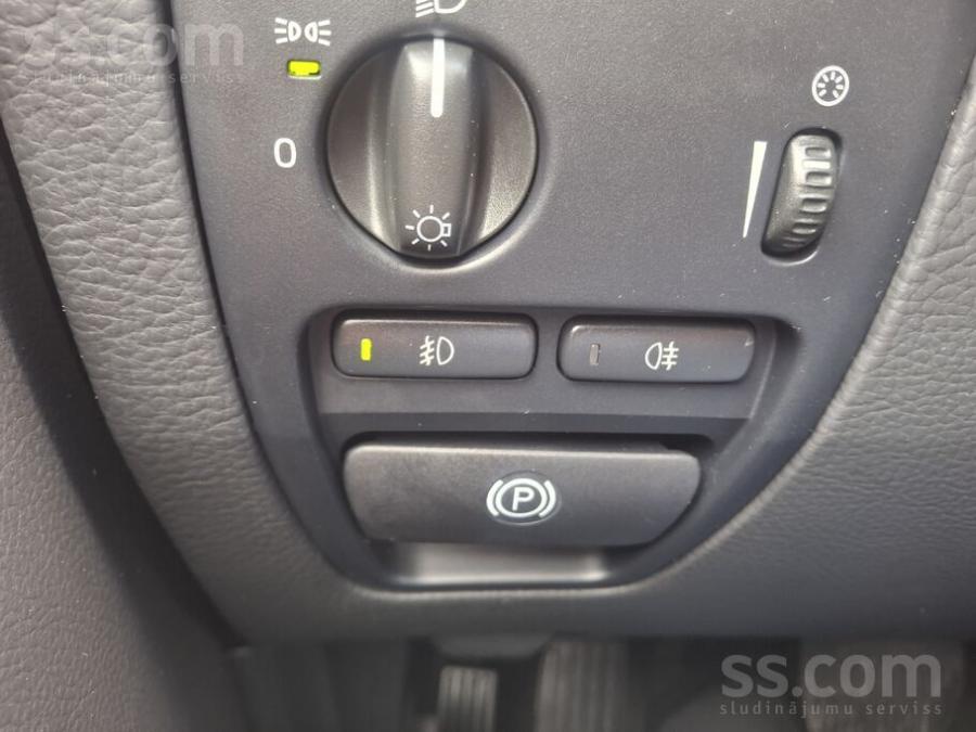Grey Volvo XC90 2007 in Riga, with an engine capacity of 2.40 L and mileage of 330 thousand km for 7495 €, photo 19 on AUTOMOTO.COM.LV