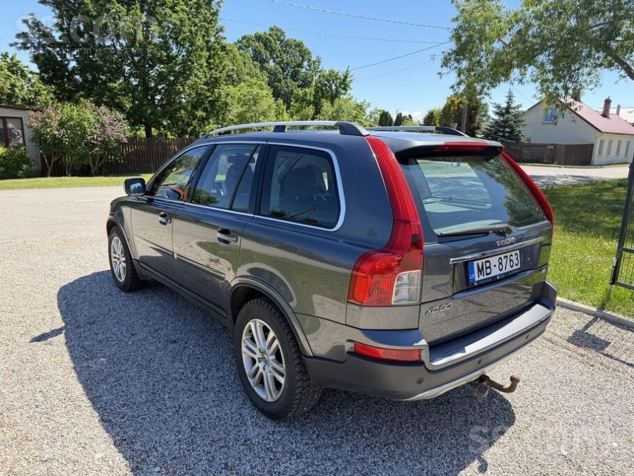 Grey Volvo XC90 2007 in Ventspils, with an engine capacity of 2.40 L and mileage of 319 thousand km for 4690 €, photo 7 on AUTOMOTO.COM.LV