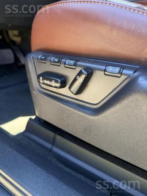 Grey Volvo XC90 2007 in Ventspils, with an engine capacity of 2.40 L and mileage of 319 thousand km for 4690 €, photo 12 on AUTOMOTO.COM.LV