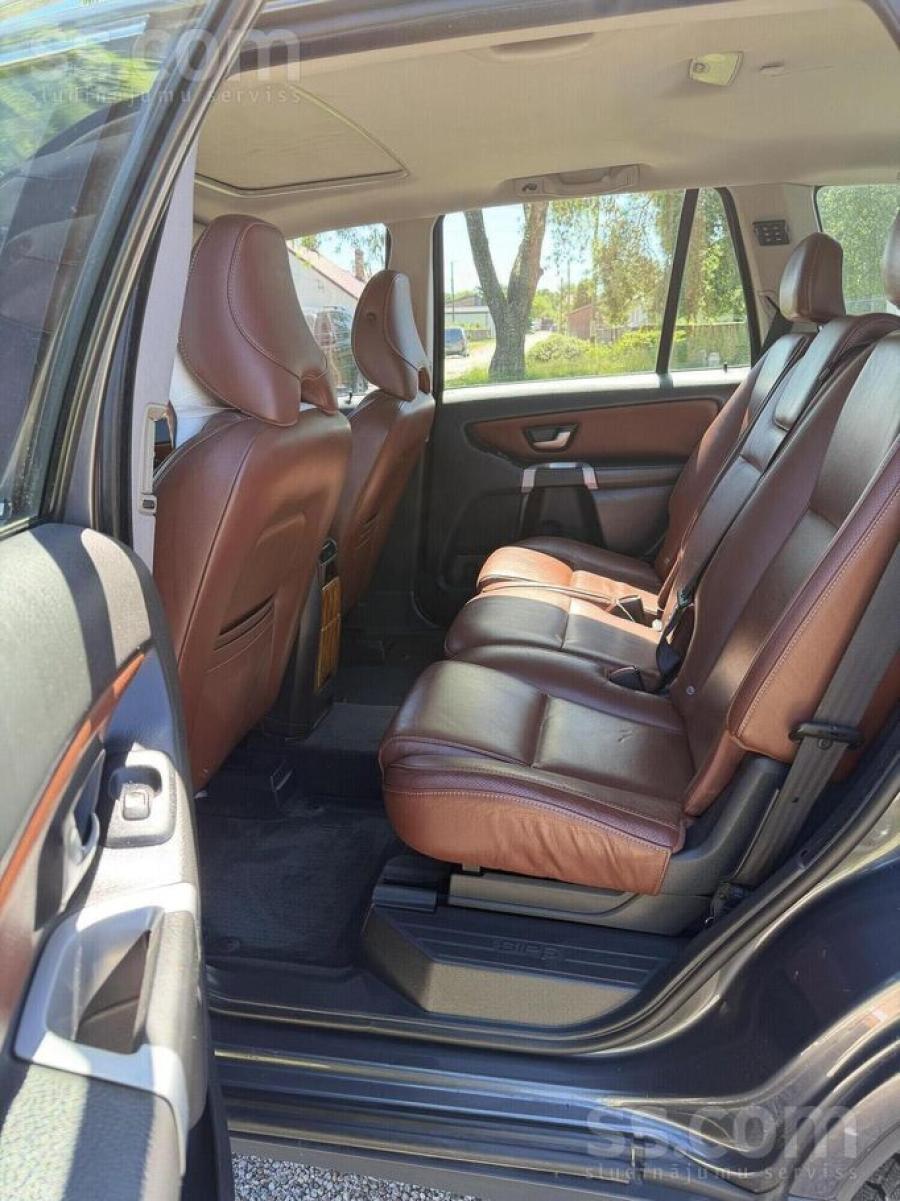 Grey Volvo XC90 2007 in Ventspils, with an engine capacity of 2.40 L and mileage of 319 thousand km for 4690 €, photo 16 on AUTOMOTO.COM.LV