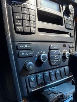 Grey Volvo XC90 2007 in Ventspils, with an engine capacity of 2.40 L and mileage of 319 thousand km for 4690 €, photo 22 on AUTOMOTO.COM.LV