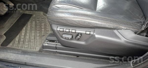 Grey Volvo XC90 2007 in Jelgava, with an engine capacity of 2.40 L and mileage of 255 thousand km for 6500 €, photo 10 on AUTOMOTO.COM.LV