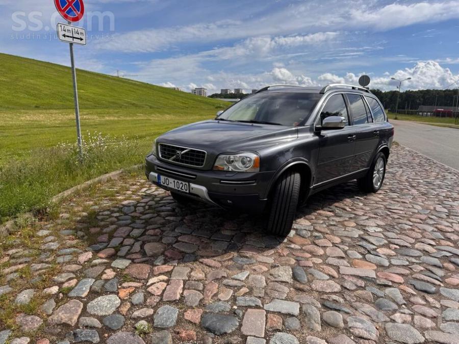 Grey Volvo XC90 2007 in Riga, with an engine capacity of 2.40 L and mileage of 293 thousand km for 6590 €, photo 1 on AUTOMOTO.COM.LV