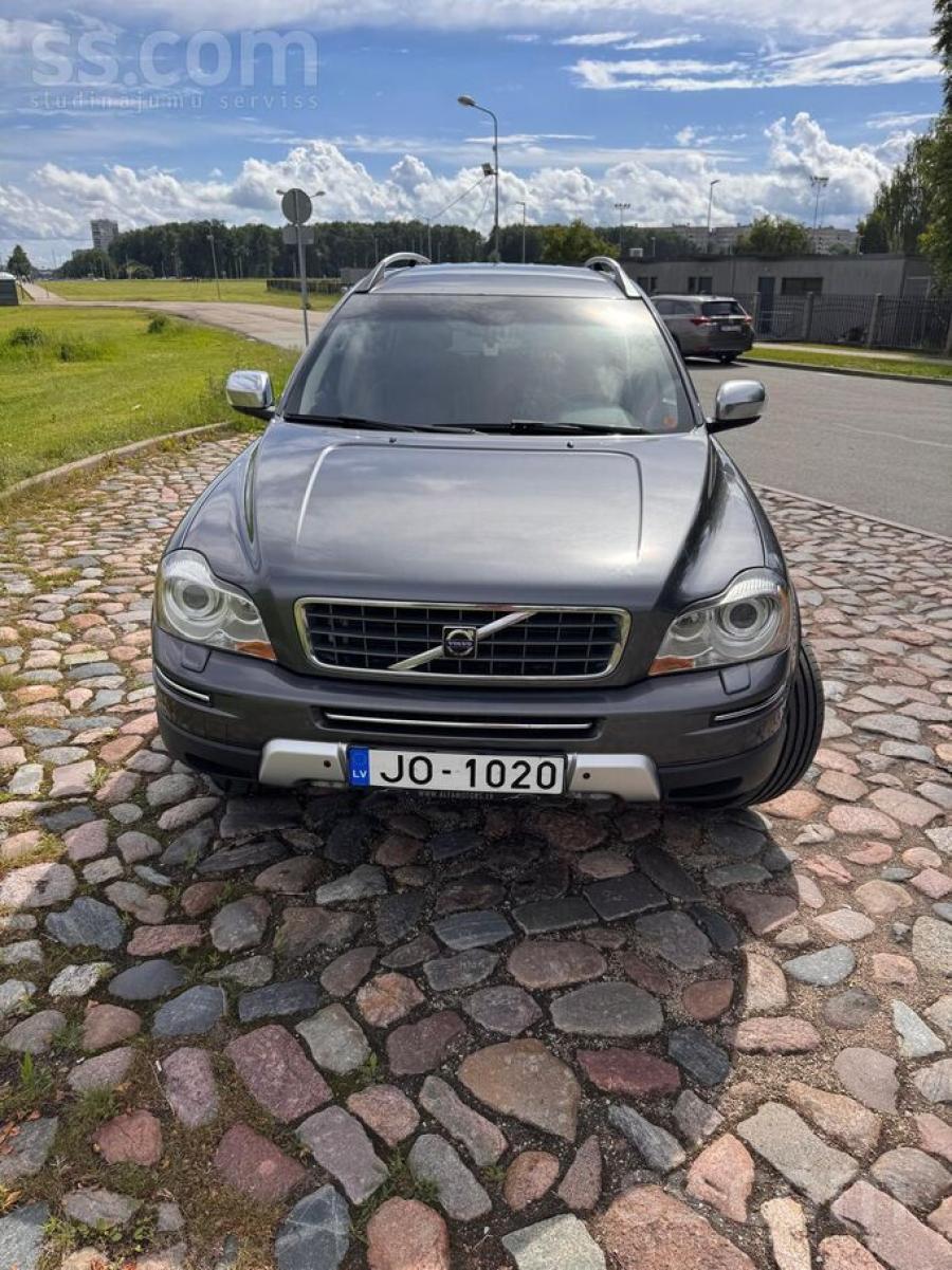 Grey Volvo XC90 2007 in Riga, with an engine capacity of 2.40 L and mileage of 293 thousand km for 6590 €, photo 3 on AUTOMOTO.COM.LV