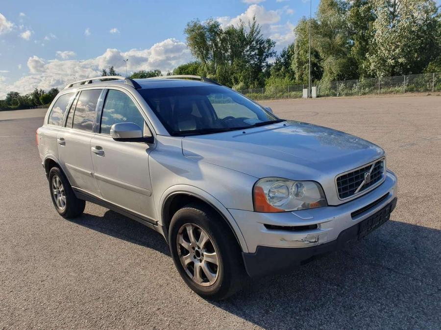 Grey Volvo XC90 2007 in Marijampole, with an engine capacity of 2.40 L and mileage of 270 thousand km for 3900 €, photo 1 on AUTOMOTO.COM.LV
