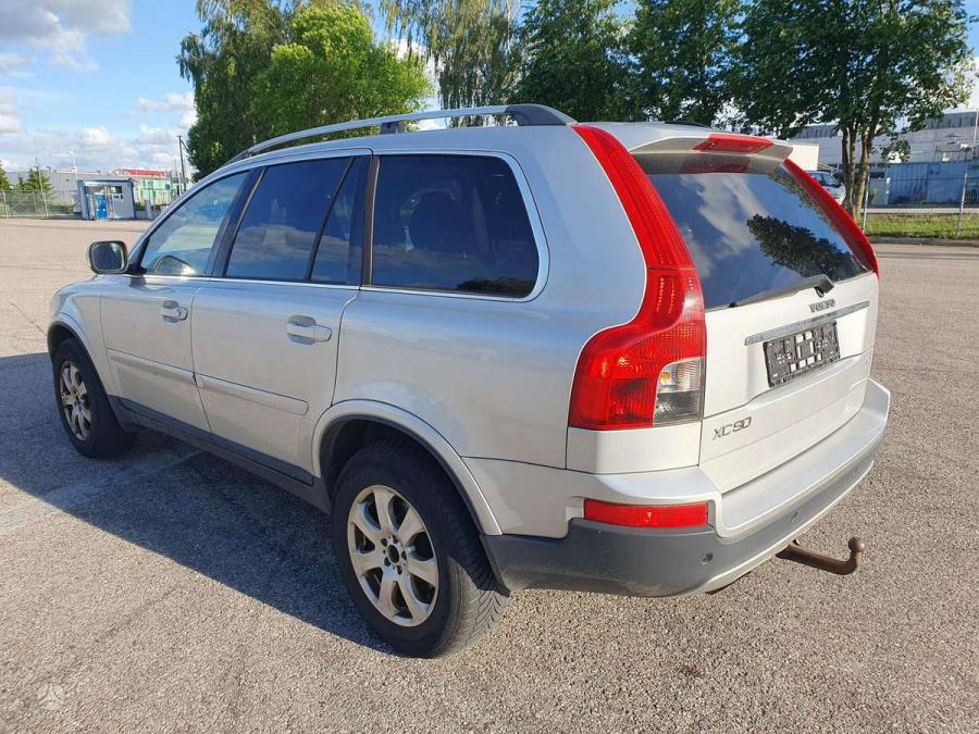 Grey Volvo XC90 2007 in Marijampole, with an engine capacity of 2.40 L and mileage of 270 thousand km for 3900 €, photo 5 on AUTOMOTO.COM.LV