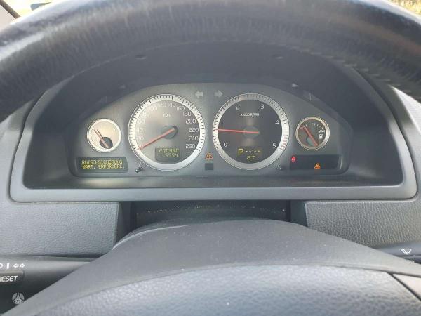 Grey Volvo XC90 2007 in Marijampole, with an engine capacity of 2.40 L and mileage of 270 thousand km for 3900 €, photo 9 on AUTOMOTO.COM.LV