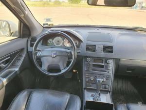 Grey Volvo XC90 2007 in Marijampole, with an engine capacity of 2.40 L and mileage of 270 thousand km for 3900 €, photo 12 on AUTOMOTO.COM.LV