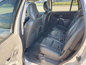 Grey Volvo XC90 2007 in Marijampole, with an engine capacity of 2.40 L and mileage of 270 thousand km for 3900 €, photo 13 on AUTOMOTO.COM.LV