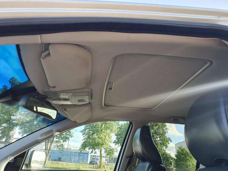 Grey Volvo XC90 2007 in Marijampole, with an engine capacity of 2.40 L and mileage of 270 thousand km for 3900 €, photo 15 on AUTOMOTO.COM.LV