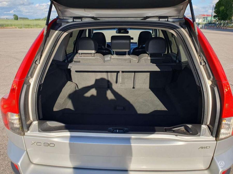 Grey Volvo XC90 2007 in Marijampole, with an engine capacity of 2.40 L and mileage of 270 thousand km for 3900 €, photo 16 on AUTOMOTO.COM.LV
