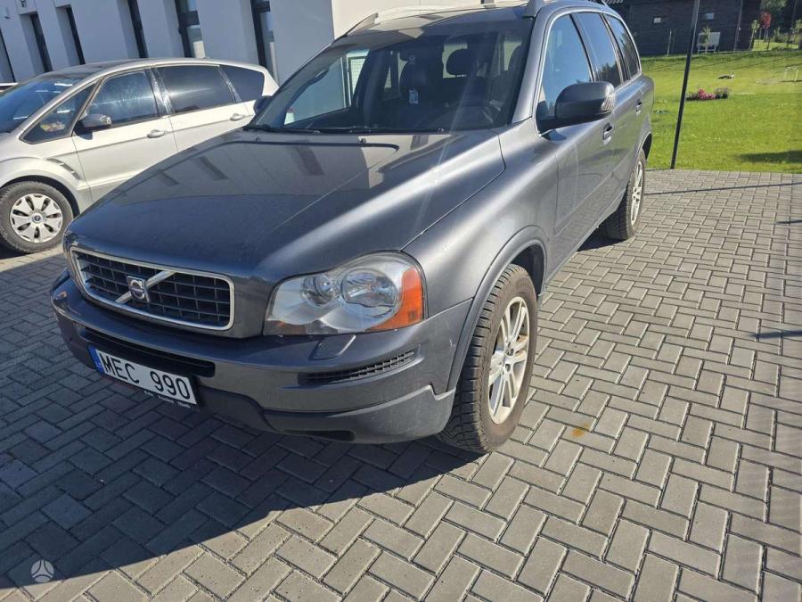 Grey Volvo XC90 2007 in Vilnius, with an engine capacity of 2.40 L and mileage of 304 thousand km for 4300 €, photo 1 on AUTOMOTO.COM.LV