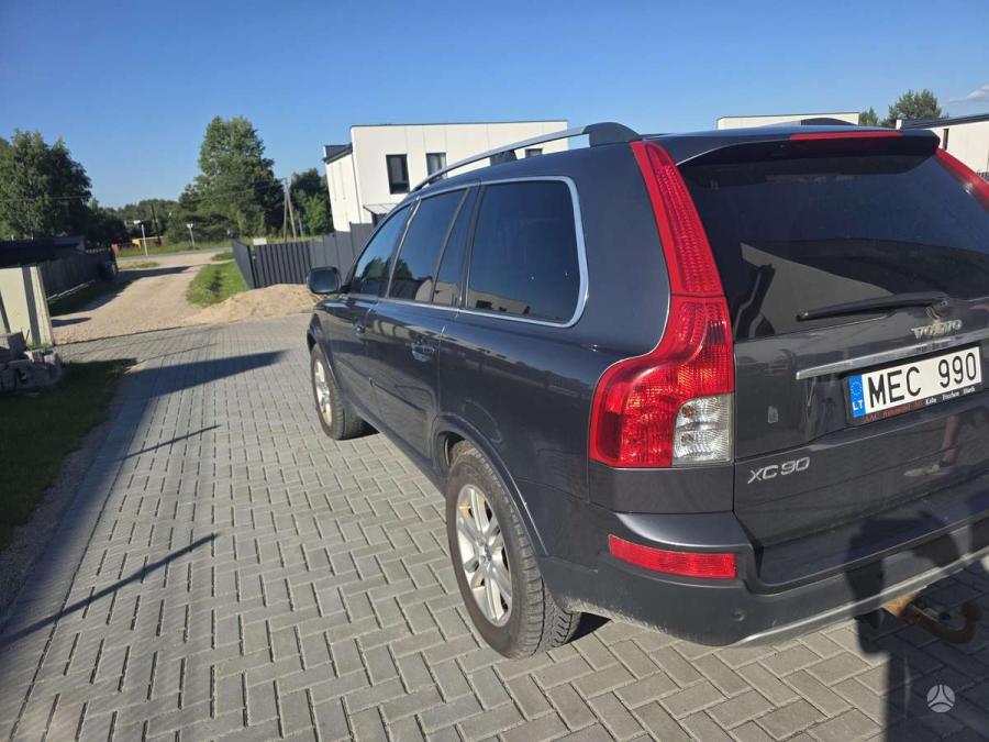 Grey Volvo XC90 2007 in Vilnius, with an engine capacity of 2.40 L and mileage of 304 thousand km for 4300 €, photo 5 on AUTOMOTO.COM.LV