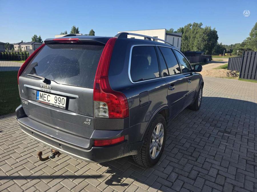 Grey Volvo XC90 2007 in Vilnius, with an engine capacity of 2.40 L and mileage of 304 thousand km for 4300 €, photo 6 on AUTOMOTO.COM.LV