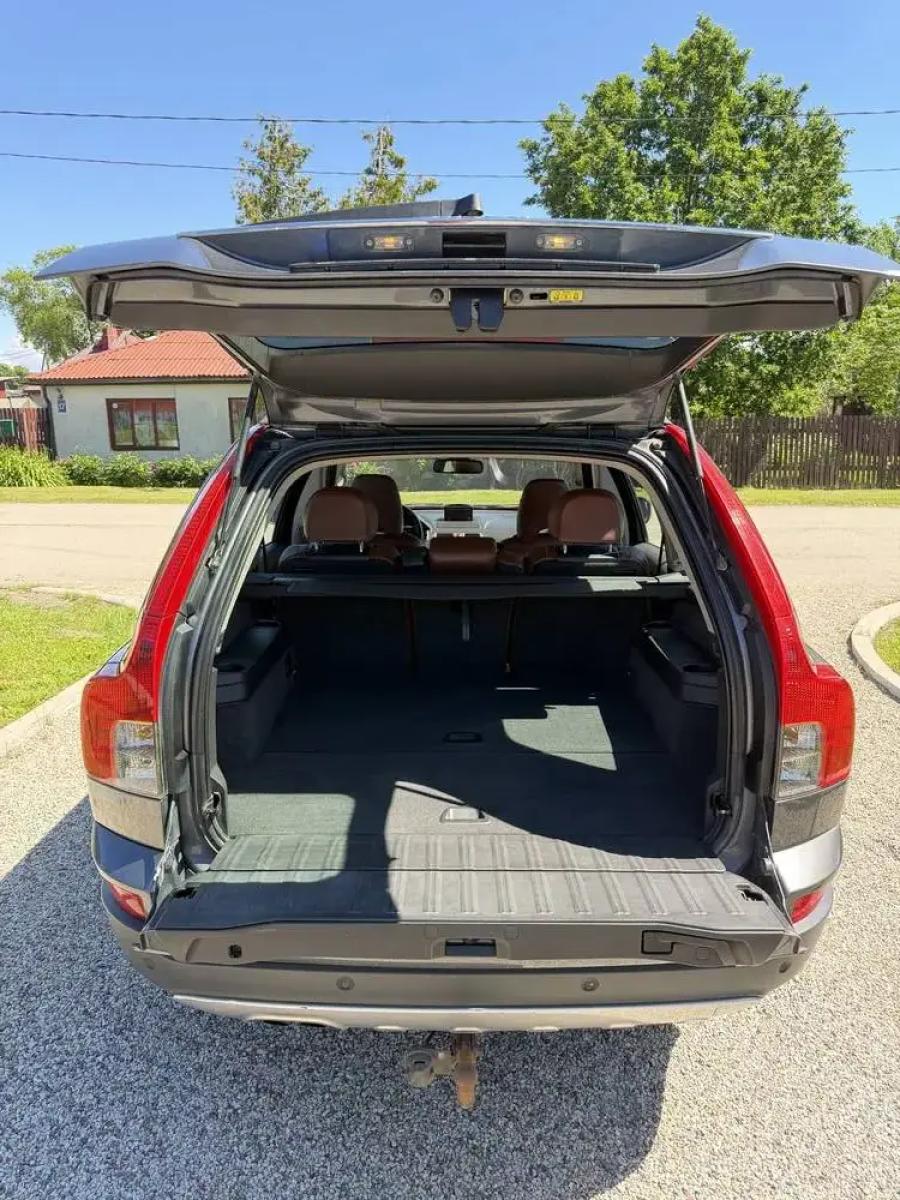 Pelēks Volvo XC90 2007 Ventspils, ar dzinēja tilpumu 2.40 L un nobraukumu 319 tūkst. km par 4690 €, foto 10 vietnē AUTOMOTO.COM.LV