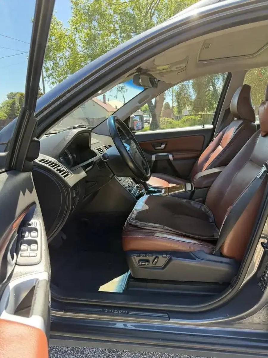 Pelēks Volvo XC90 2007 Ventspils, ar dzinēja tilpumu 2.40 L un nobraukumu 319 tūkst. km par 4690 €, foto 11 vietnē AUTOMOTO.COM.LV