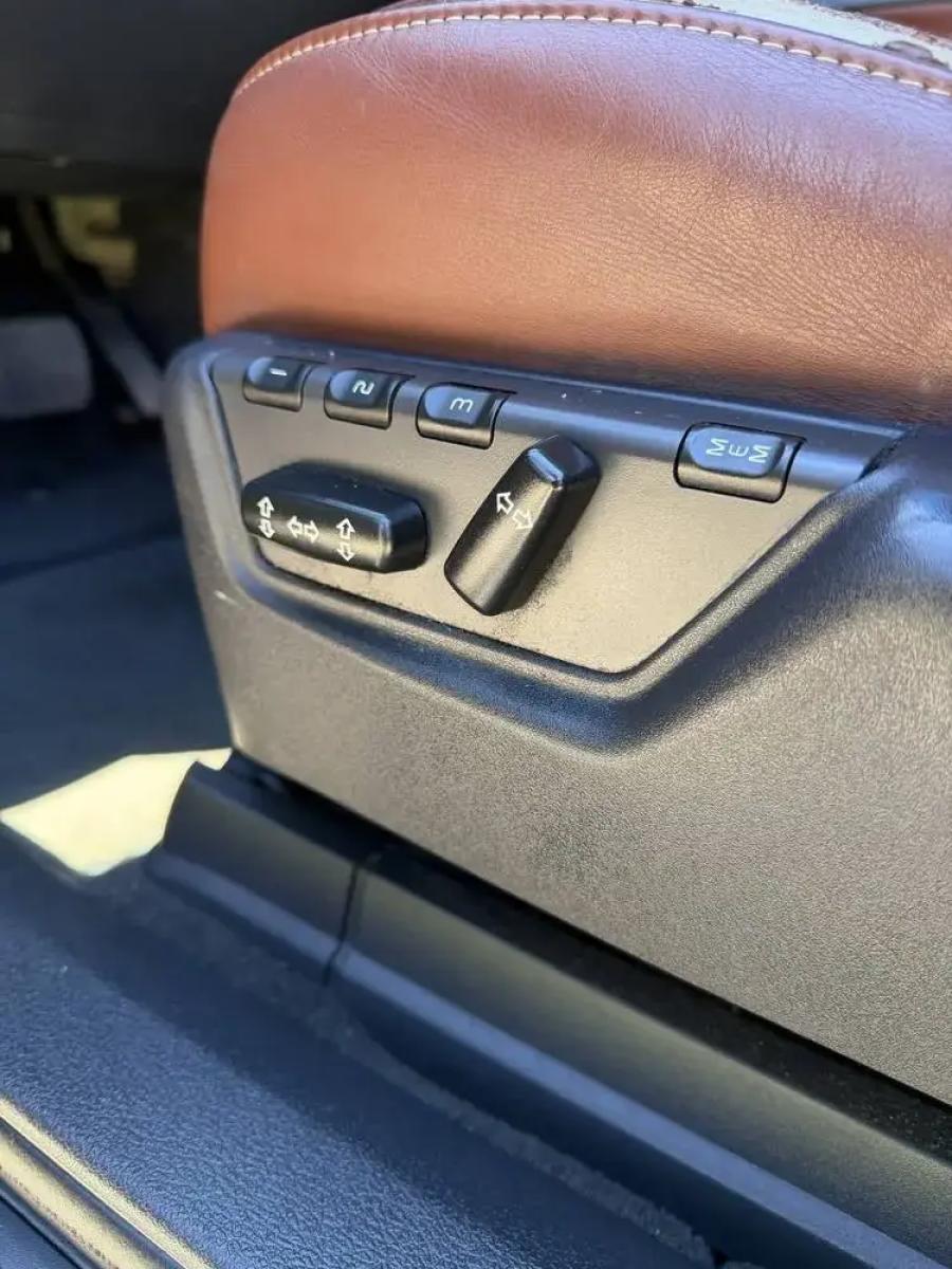 Pelēks Volvo XC90 2007 Ventspils, ar dzinēja tilpumu 2.40 L un nobraukumu 319 tūkst. km par 4690 €, foto 12 vietnē AUTOMOTO.COM.LV