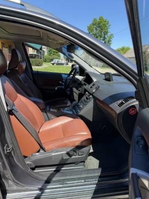 Pelēks Volvo XC90 2007 Ventspils, ar dzinēja tilpumu 2.40 L un nobraukumu 319 tūkst. km par 4690 €, foto 14 vietnē AUTOMOTO.COM.LV
