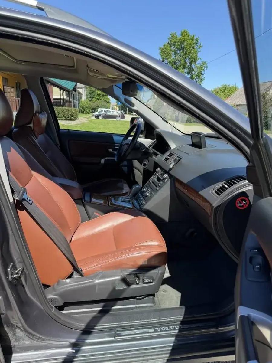 Pelēks Volvo XC90 2007 Ventspils, ar dzinēja tilpumu 2.40 L un nobraukumu 319 tūkst. km par 4690 €, foto 14 vietnē AUTOMOTO.COM.LV