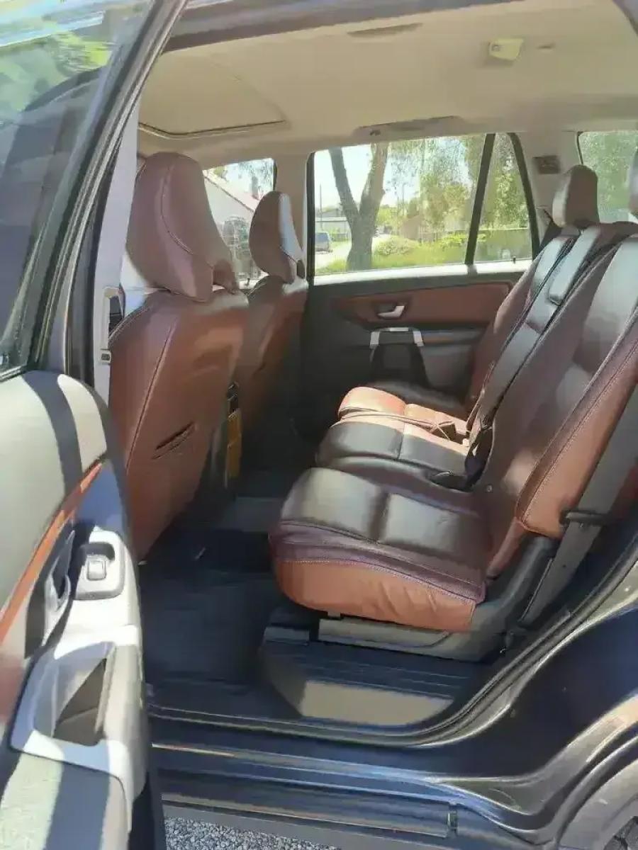 Pelēks Volvo XC90 2007 Ventspils, ar dzinēja tilpumu 2.40 L un nobraukumu 319 tūkst. km par 4690 €, foto 16 vietnē AUTOMOTO.COM.LV