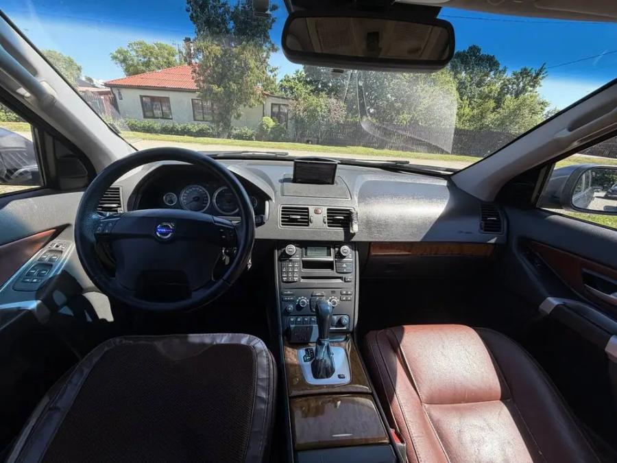Pelēks Volvo XC90 2007 Ventspils, ar dzinēja tilpumu 2.40 L un nobraukumu 319 tūkst. km par 4690 €, foto 20 vietnē AUTOMOTO.COM.LV