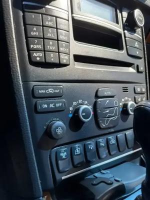 Pelēks Volvo XC90 2007 Ventspils, ar dzinēja tilpumu 2.40 L un nobraukumu 319 tūkst. km par 4690 €, foto 22 vietnē AUTOMOTO.COM.LV