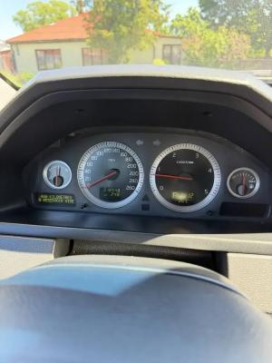 Pelēks Volvo XC90 2007 Ventspils, ar dzinēja tilpumu 2.40 L un nobraukumu 319 tūkst. km par 4690 €, foto 24 vietnē AUTOMOTO.COM.LV