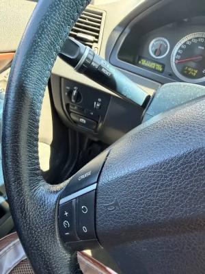 Pelēks Volvo XC90 2007 Ventspils, ar dzinēja tilpumu 2.40 L un nobraukumu 319 tūkst. km par 4690 €, foto 25 vietnē AUTOMOTO.COM.LV
