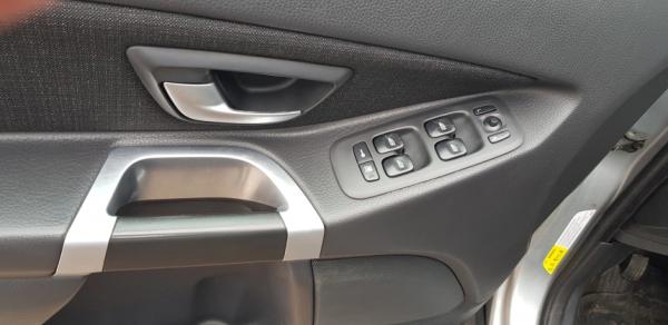 Pelēks Volvo XC90 2007 Rīga, ar dzinēja tilpumu 2.40 L un nobraukumu 385 tūkst. km par 5500 €, foto 3 vietnē AUTOMOTO.COM.LV