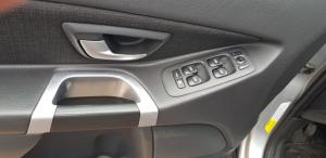 Grey Volvo XC90 2007 in Riga, with an engine capacity of 2.40 L and mileage of 385 thousand km for 5500 €, photo 4 on AUTOMOTO.COM.LV