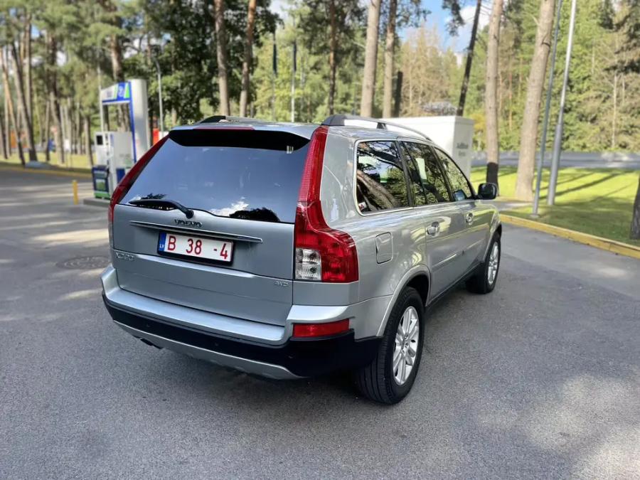 Grey Volvo XC90 2007 in Riga, with an engine capacity of 2.40 L and mileage of 242 thousand km for 3000 €, photo 5 on AUTOMOTO.COM.LV