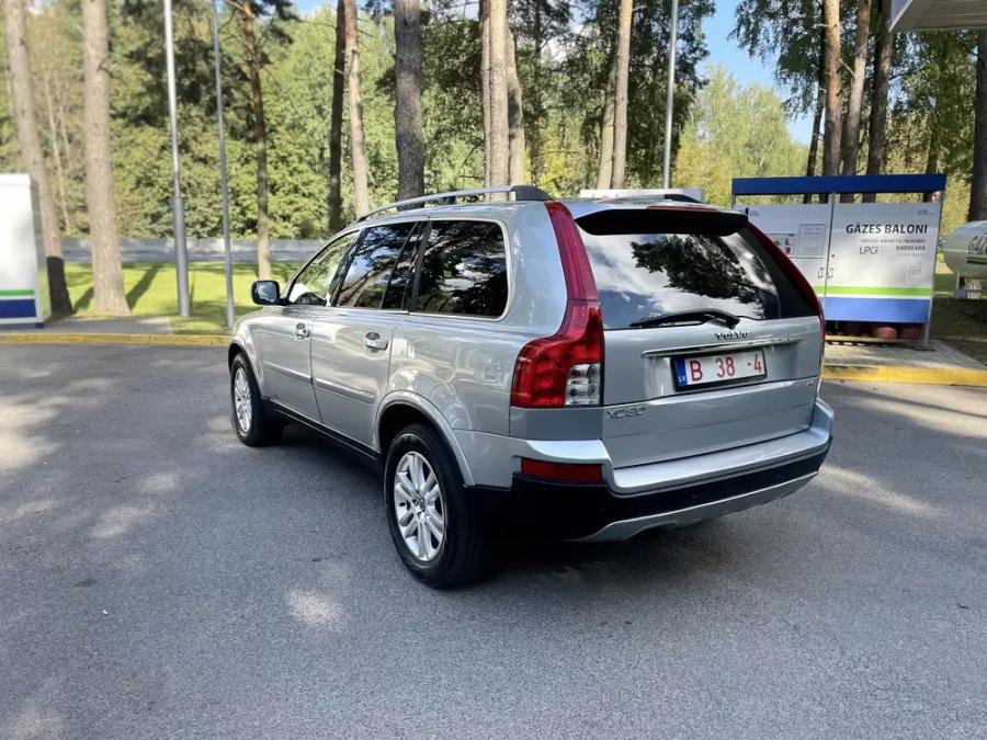 Grey Volvo XC90 2007 in Riga, with an engine capacity of 2.40 L and mileage of 242 thousand km for 3000 €, photo 6 on AUTOMOTO.COM.LV