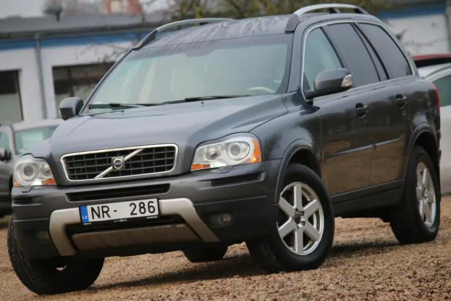 Grey Volvo XC90 2007 in Riga, with an engine capacity of 2.40 L and mileage of 286 thousand km for 6690 €, photo 1 on AUTOMOTO.COM.LV
