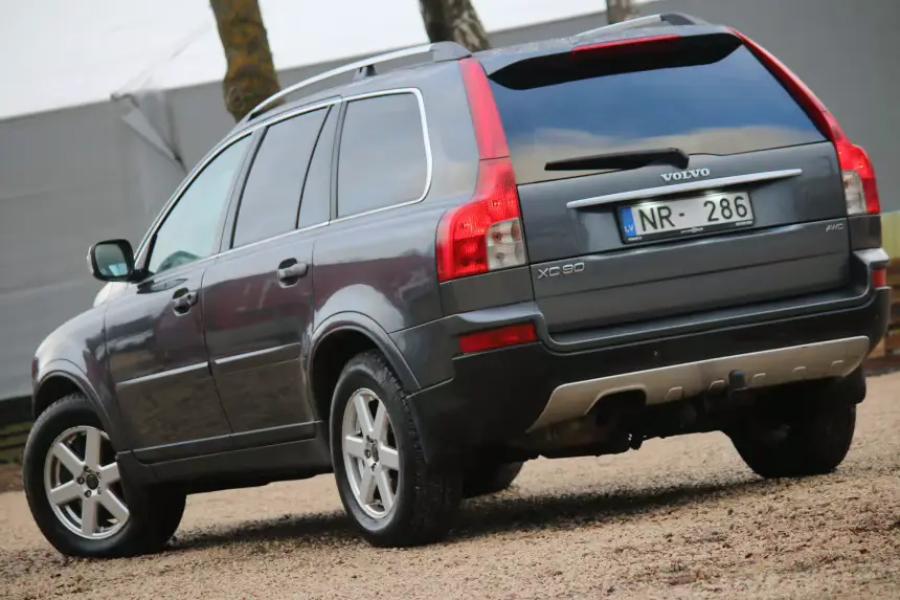 Grey Volvo XC90 2007 in Riga, with an engine capacity of 2.40 L and mileage of 286 thousand km for 6690 €, photo 5 on AUTOMOTO.COM.LV