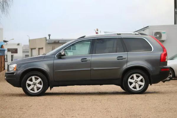 Grey Volvo XC90 2007 in Riga, with an engine capacity of 2.40 L and mileage of 286 thousand km for 6690 €, photo 5 on AUTOMOTO.COM.LV
