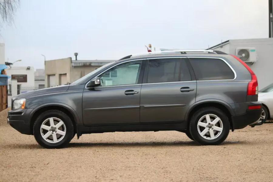 Grey Volvo XC90 2007 in Riga, with an engine capacity of 2.40 L and mileage of 286 thousand km for 6690 €, photo 6 on AUTOMOTO.COM.LV