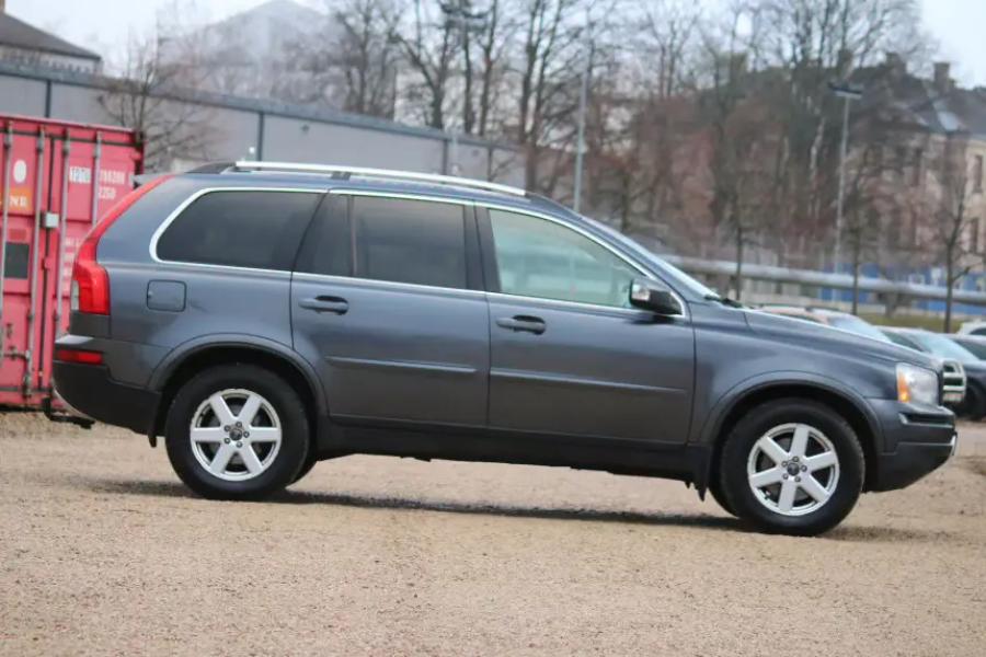 Grey Volvo XC90 2007 in Riga, with an engine capacity of 2.40 L and mileage of 286 thousand km for 6690 €, photo 7 on AUTOMOTO.COM.LV