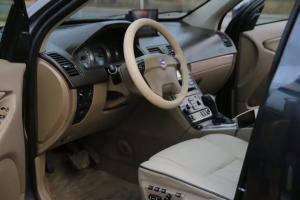 Grey Volvo XC90 2007 in Riga, with an engine capacity of 2.40 L and mileage of 286 thousand km for 6690 €, photo 8 on AUTOMOTO.COM.LV
