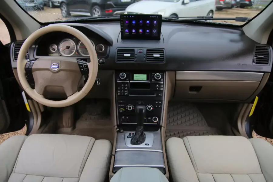 Grey Volvo XC90 2007 in Riga, with an engine capacity of 2.40 L and mileage of 286 thousand km for 6690 €, photo 10 on AUTOMOTO.COM.LV
