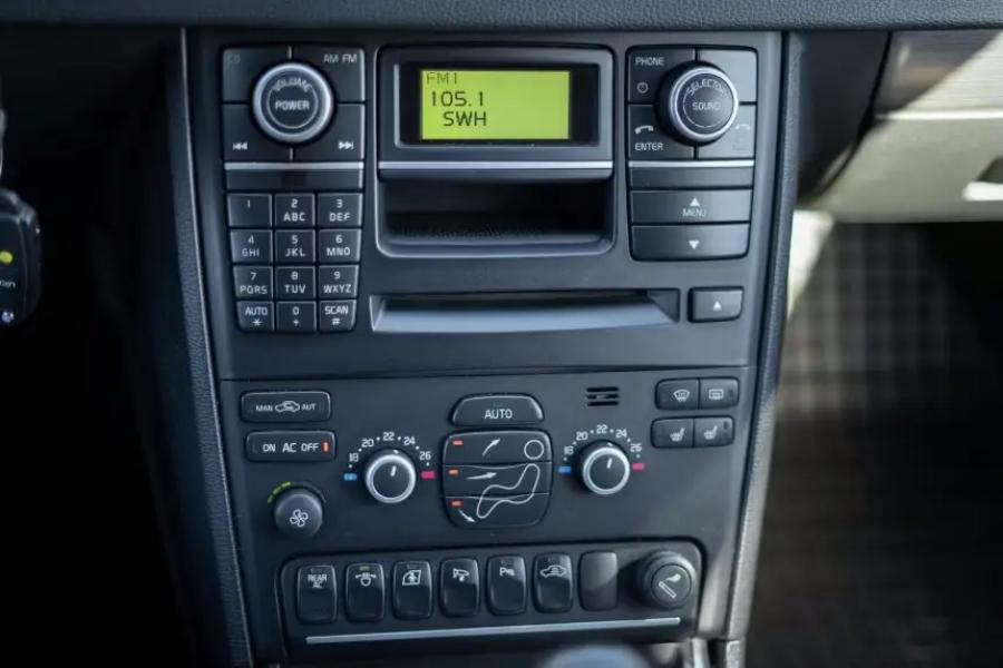 Pelēks Volvo XC90 2007 Liepāja, ar dzinēja tilpumu 2.40 L un nobraukumu 377 tūkst. km par 7500 €, foto 3 vietnē AUTOMOTO.COM.LV