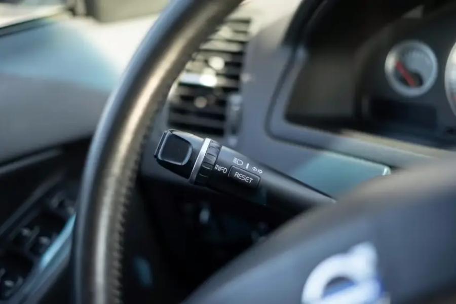Pelēks Volvo XC90 2007 Liepāja, ar dzinēja tilpumu 2.40 L un nobraukumu 377 tūkst. km par 7500 €, foto 10 vietnē AUTOMOTO.COM.LV