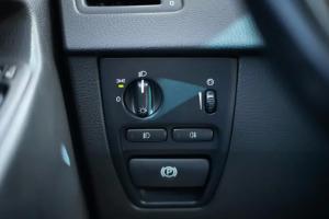 Pelēks Volvo XC90 2007 Liepāja, ar dzinēja tilpumu 2.40 L un nobraukumu 377 tūkst. km par 7500 €, foto 13 vietnē AUTOMOTO.COM.LV