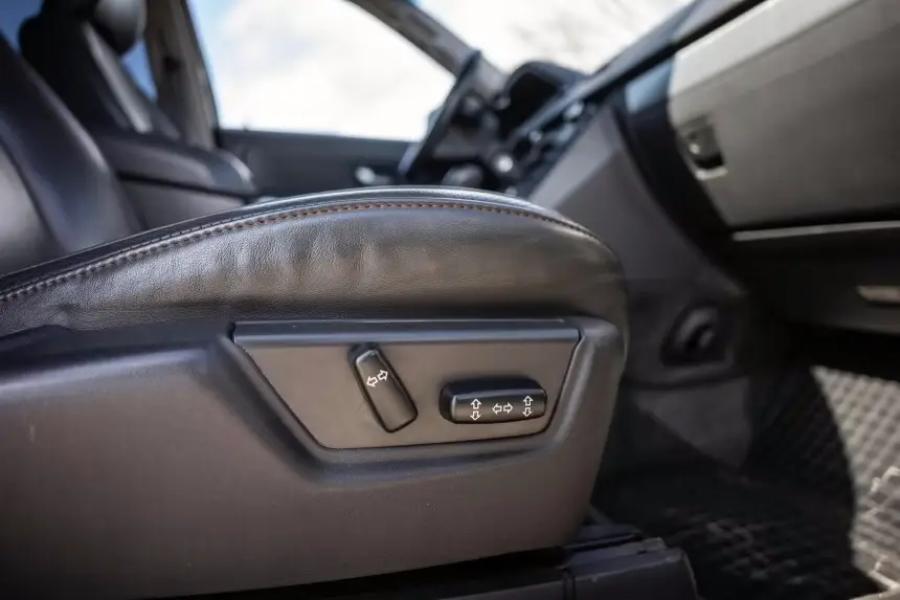 Pelēks Volvo XC90 2007 Liepāja, ar dzinēja tilpumu 2.40 L un nobraukumu 377 tūkst. km par 7500 €, foto 15 vietnē AUTOMOTO.COM.LV