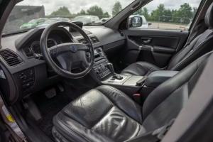 Pelēks Volvo XC90 2007 Liepāja, ar dzinēja tilpumu 2.40 L un nobraukumu 377 tūkst. km par 7500 €, foto 25 vietnē AUTOMOTO.COM.LV