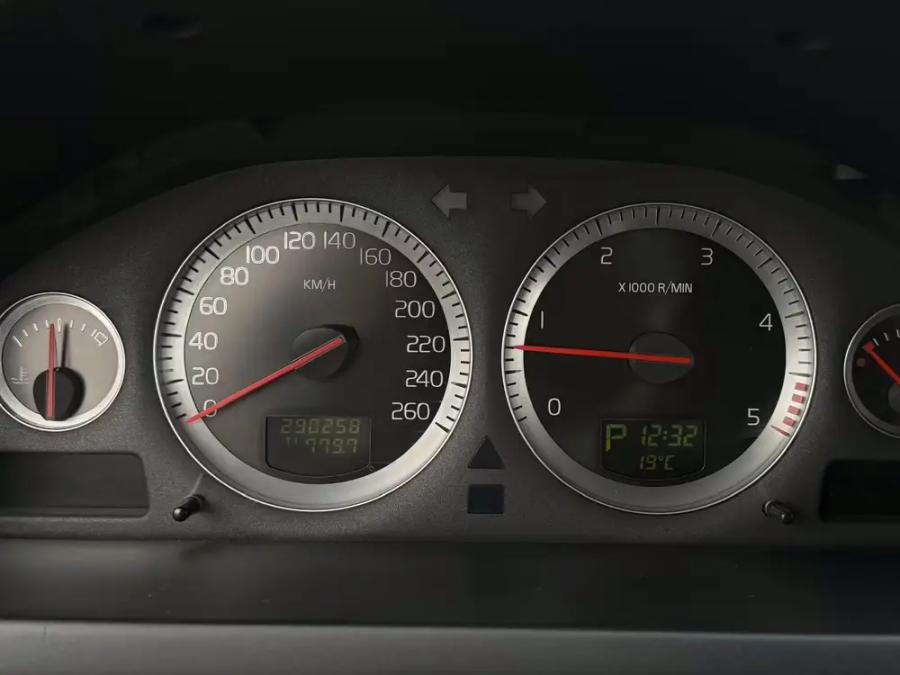 Серый Вольво ХС90 2007 в Елгава, объемом двигателя 2.40 л и пробегом 290 тыс. км за 7200 €, фото 15 на AUTOMOTO.COM.LV