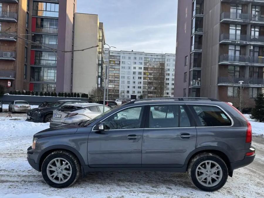 Grey Volvo XC90 2007 in Riga, with an engine capacity of 2.40 L and mileage of 355 thousand km for 4490 €, photo 5 on AUTOMOTO.COM.LV