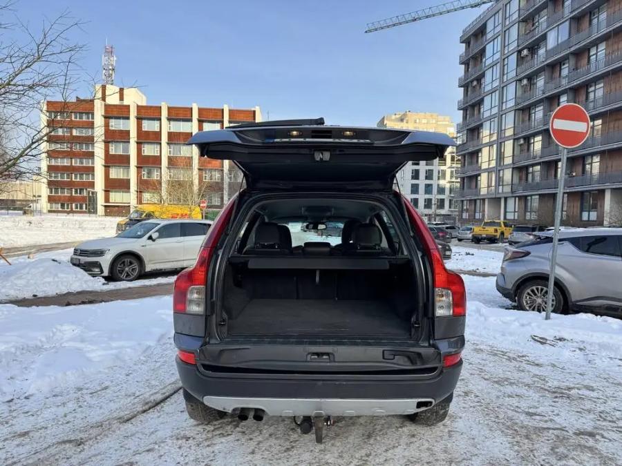 Grey Volvo XC90 2007 in Riga, with an engine capacity of 2.40 L and mileage of 355 thousand km for 4490 €, photo 9 on AUTOMOTO.COM.LV