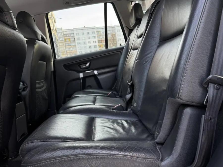 Grey Volvo XC90 2007 in Riga, with an engine capacity of 2.40 L and mileage of 355 thousand km for 4490 €, photo 15 on AUTOMOTO.COM.LV