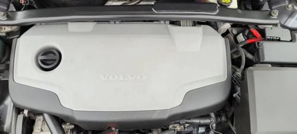 Pelēks Volvo XC90 2007 Rīga, ar dzinēja tilpumu 2.40 L un nobraukumu 234 tūkst. km par 8900 €, foto 10 vietnē AUTOMOTO.COM.LV