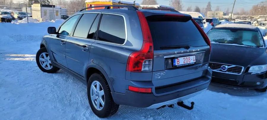 Grey Volvo XC90 2007 in Riga, with an engine capacity of 2.40 L and mileage of 247 thousand km for 8200 €, photo 5 on AUTOMOTO.COM.LV